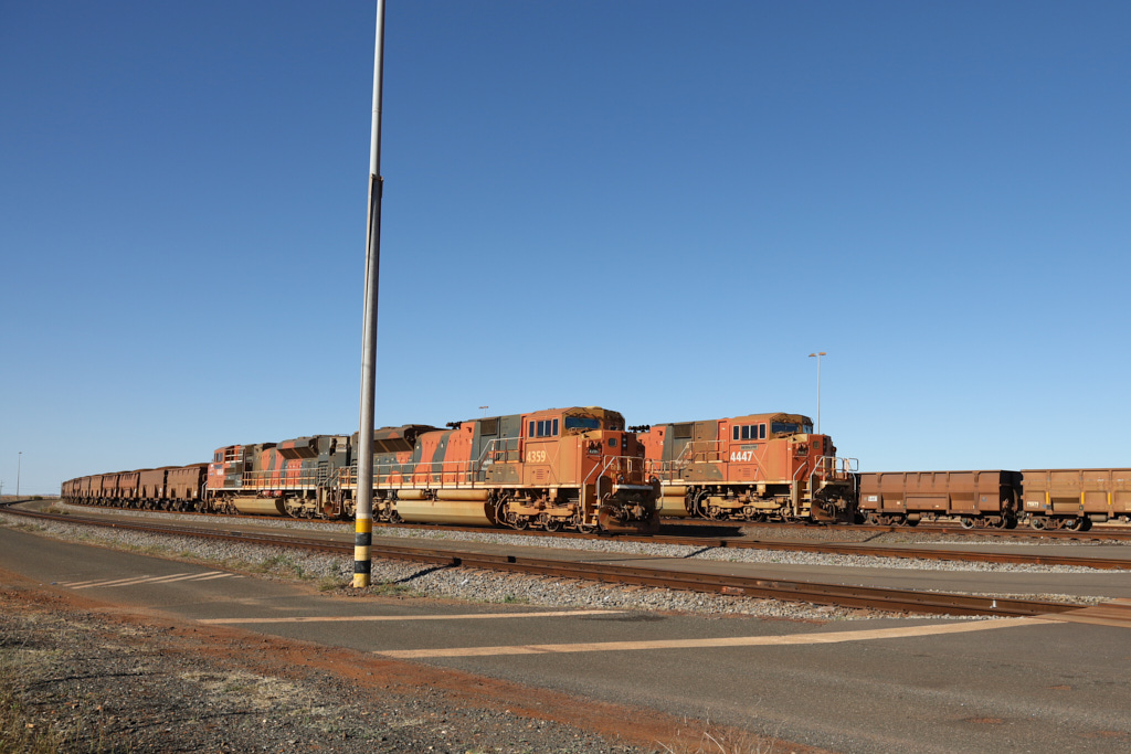 Iron ore roadtrains and railway, 3. Juli 2019 – Australia 4WD tour ...